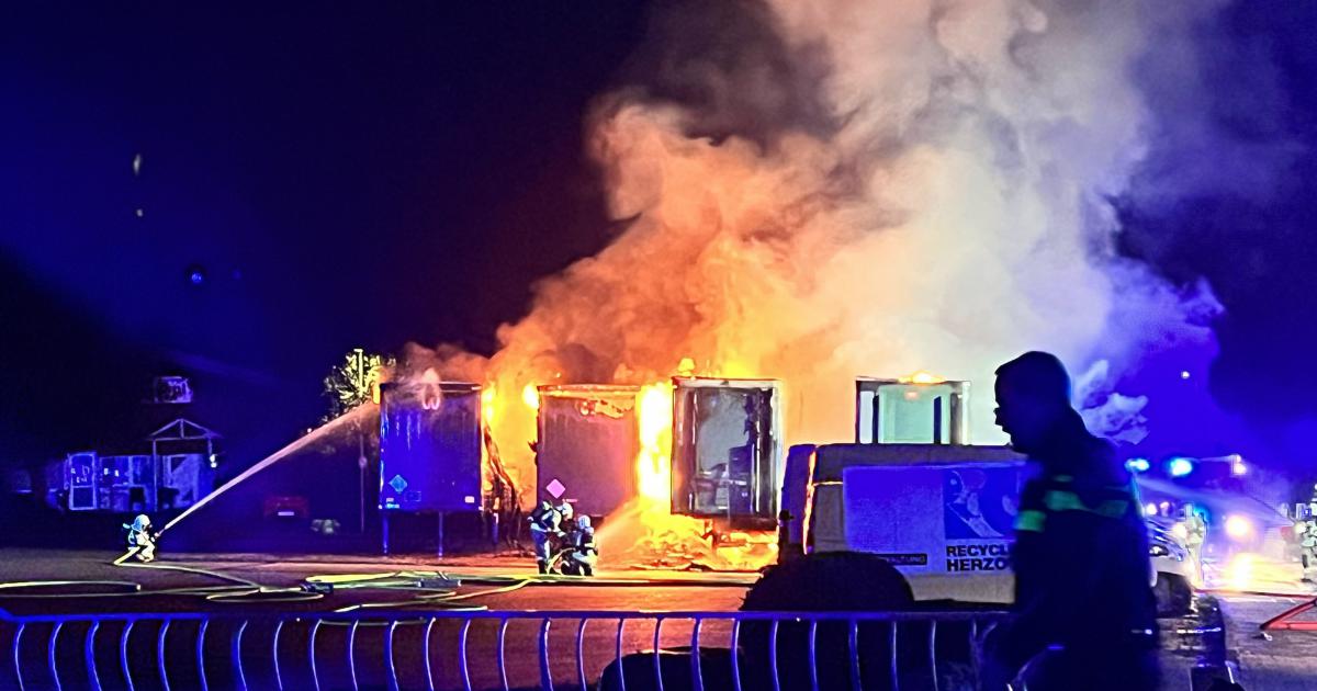 Vrachtauto's uitgebrand op bedrijfsterrein | ZO-NWS
