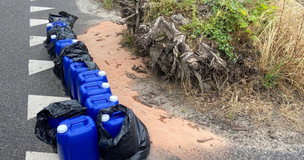 Jerrycans met vermoedelijk drugsafval gedumpt | ZO-NWS Jerrycans met vermoedelijk drugsafval gedumpt | ZO-NWS