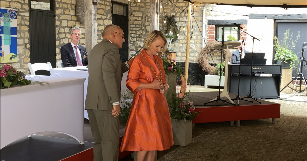 VIDEO: Susanne Scheepers geïnstalleerd als nieuwe burgemeester ...