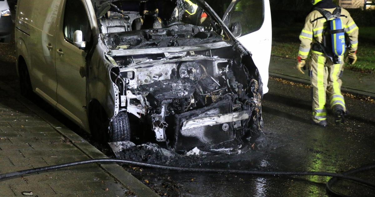Flinke schade aan bestelbus door brand | ZO-NWS