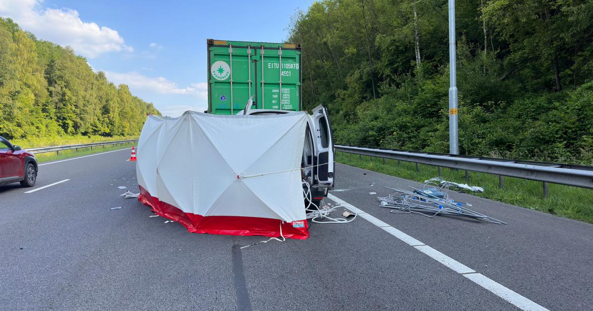 VIDEO: Autosnelweg A76 dicht na flink ongeluk bij Heerlen | ZO-NWS